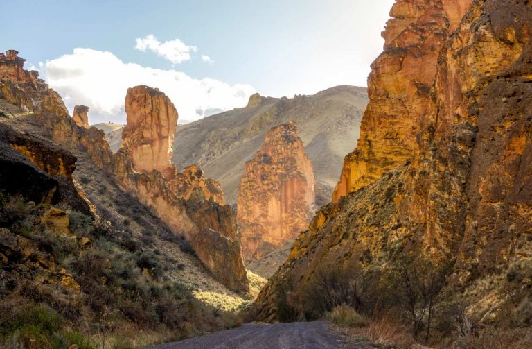 Your Guide to Leslie Gulch: Oregon's Stunning Alien Territory