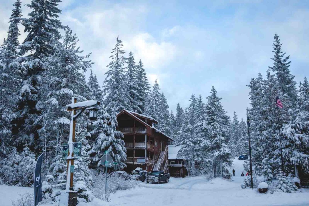 13 Ski Areas & Ski Resorts in Oregon For Winter Fun