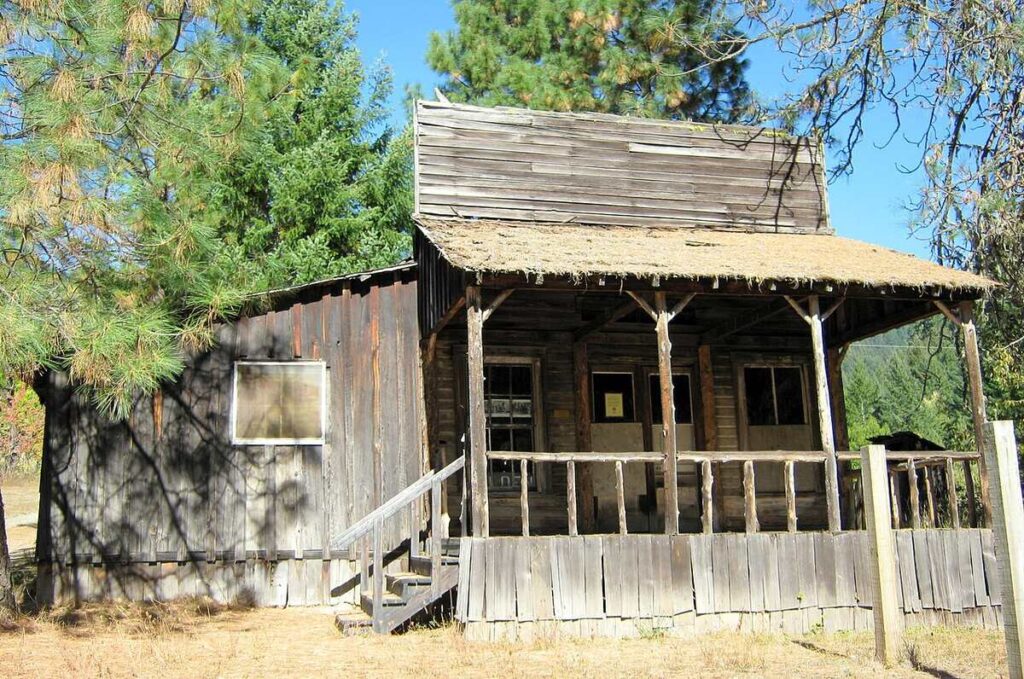 10 Ghost Towns in Oregon for a Spooky Time!