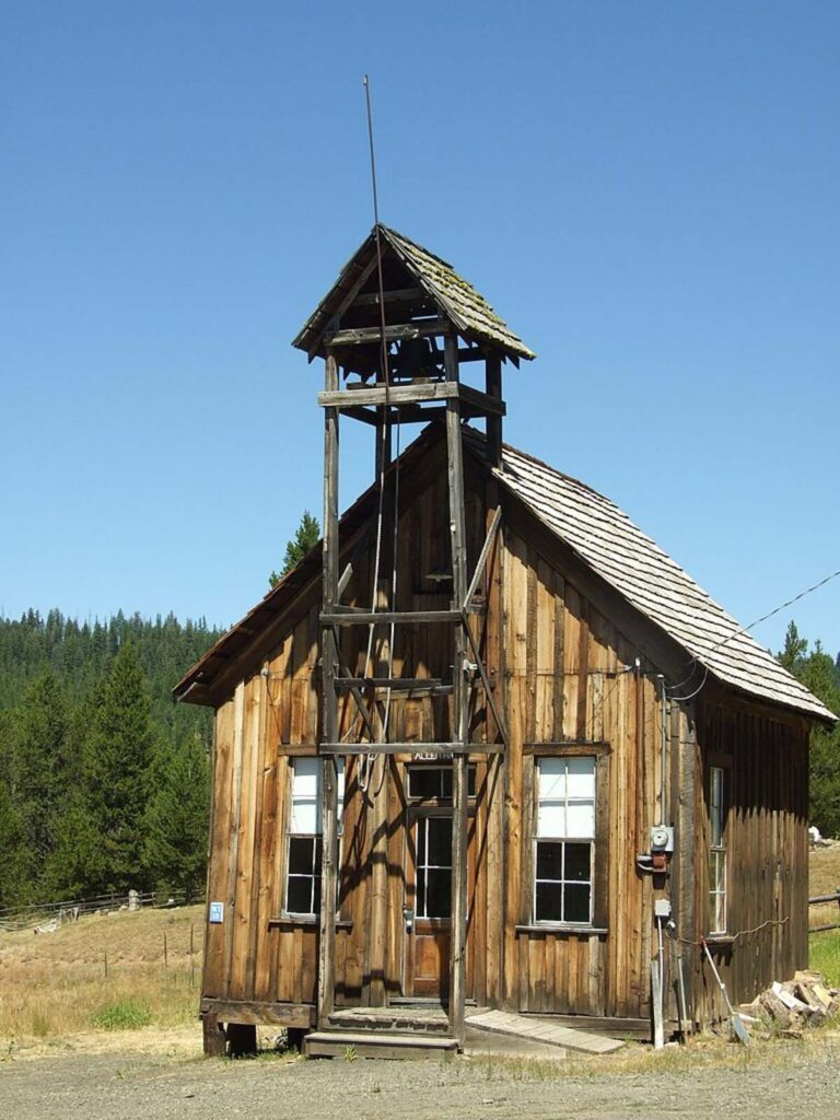 10 Ghost Towns in Oregon for a Spooky Time!